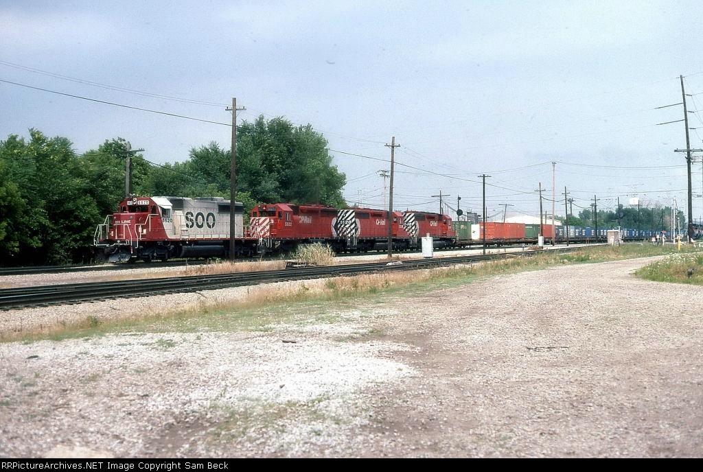 SOO 6620, CP 5522, 5520, and 5548 on CP501